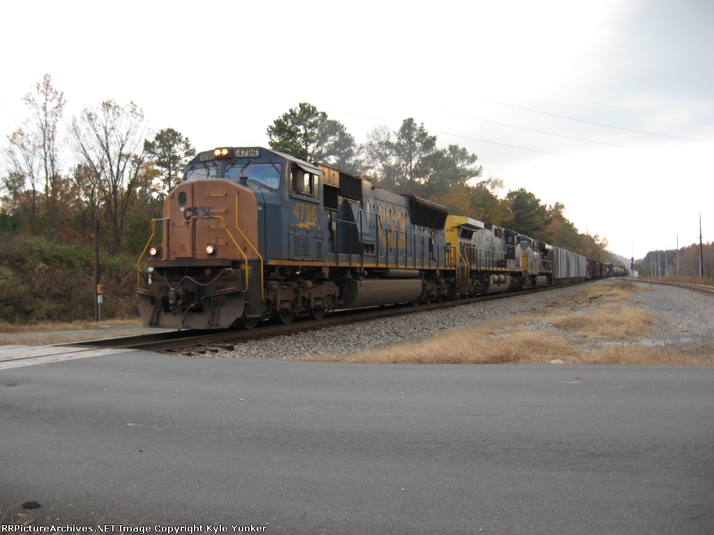 NB freight Q542 at Wyvern